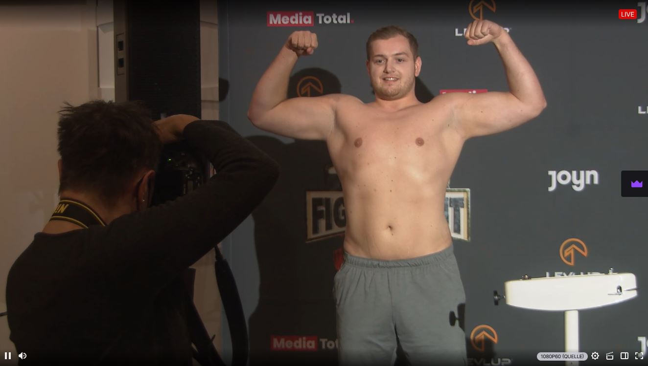 Boxkampf zwischen MckyTV und Trymacs am 02.April 2022 in Köln